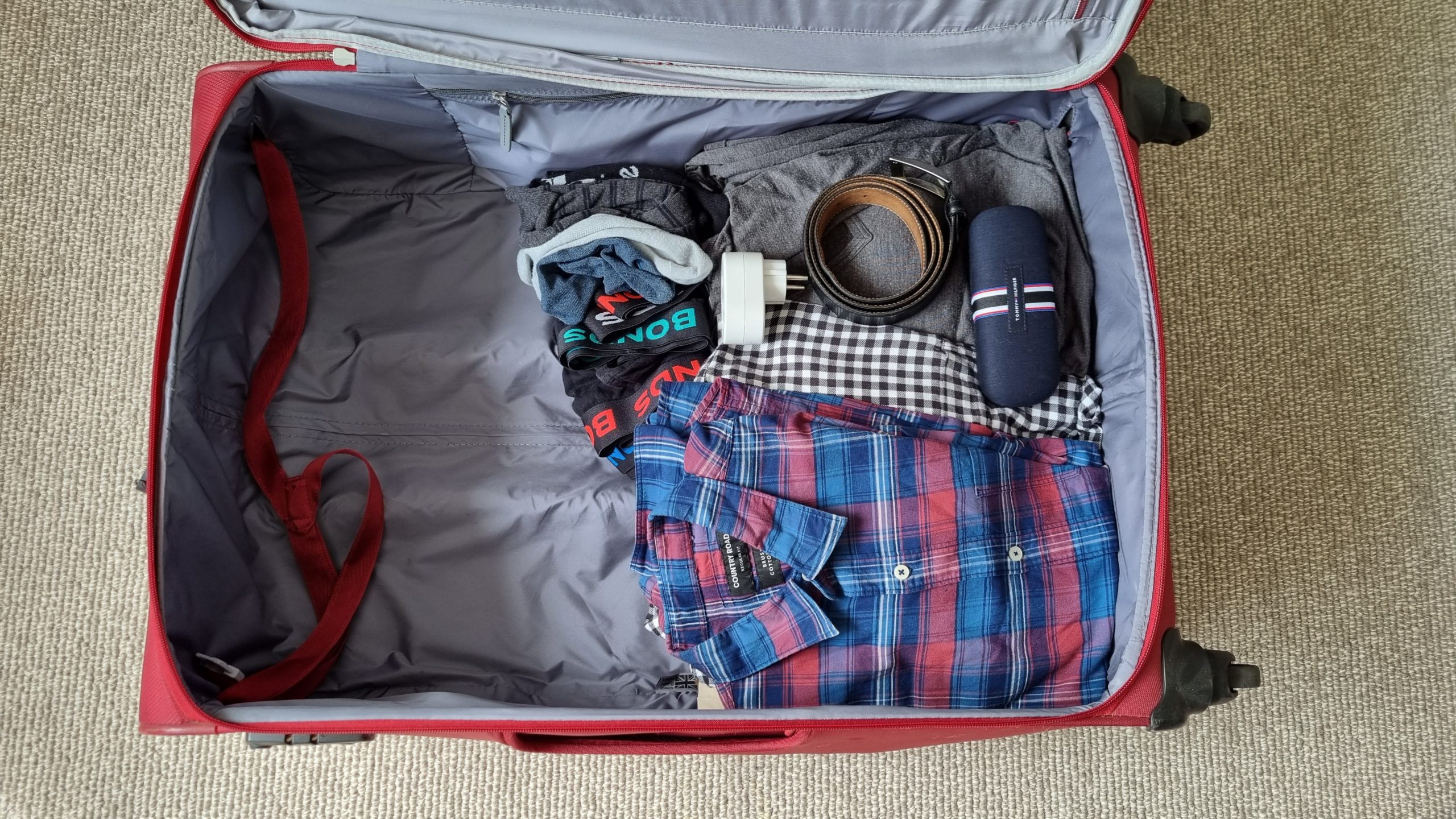 A lazy Dad’s quick 15 minutes luggage packing guide (for any holidays ...